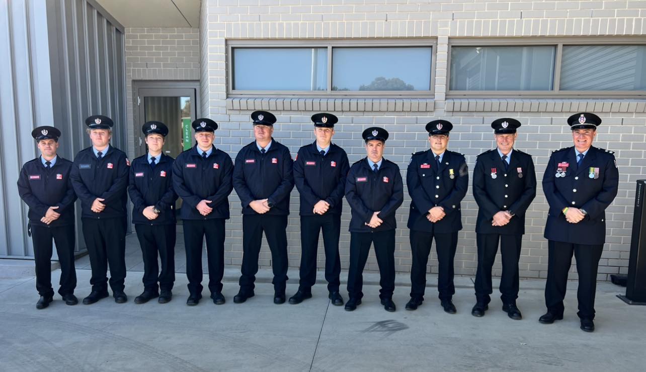 National Emergency Medal awarded to 13 from Narrabri Fire and Rescue ...